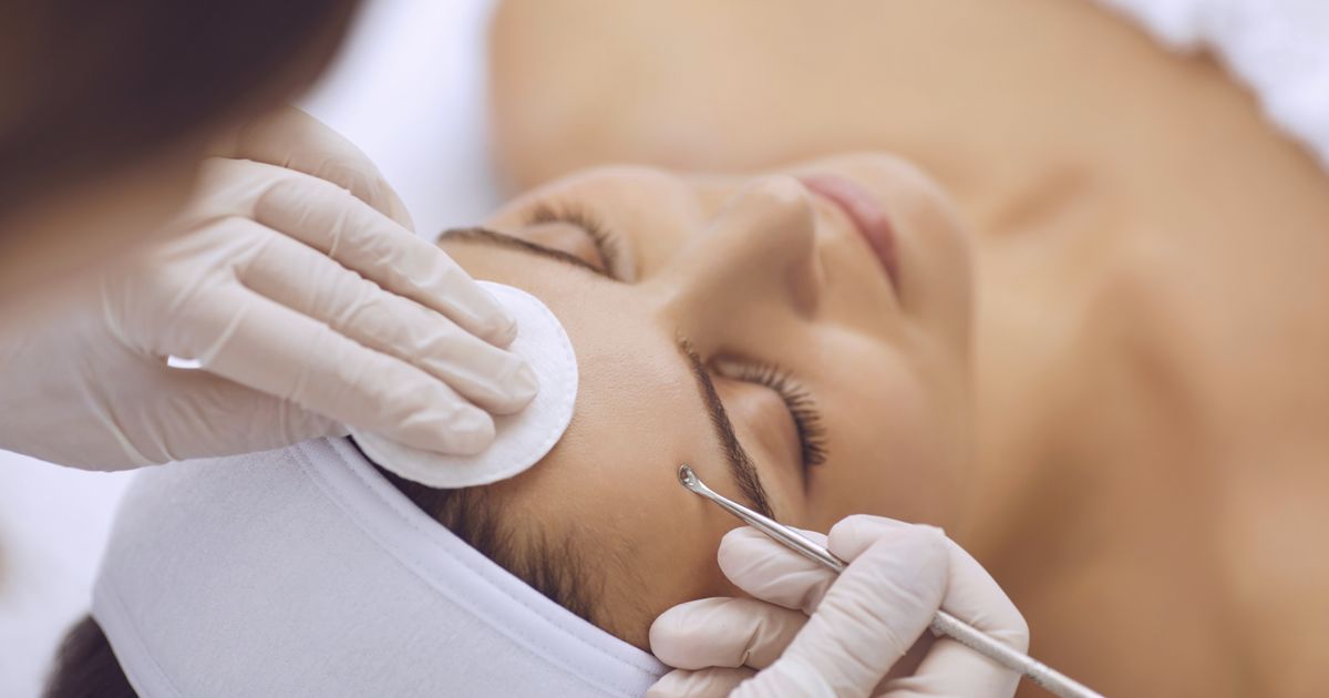 Czy oczyszczanie manualne twarzy może być szkodliwe? - Cottonina Hotel ...